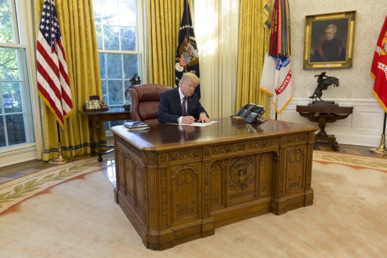 Trump Reveals Biden Left 'Inspirational Letter' For Him In Resolute ...